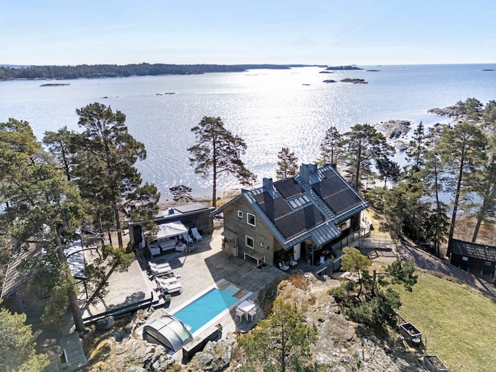 Exklusiv Havsdröm | Pool & Privat Sjötomt - Sweden