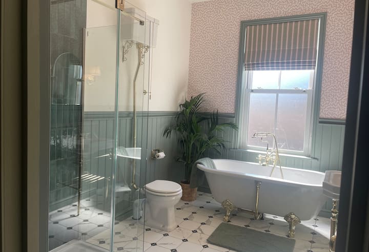 Victoria House - Stunning Home - Private Parking - York