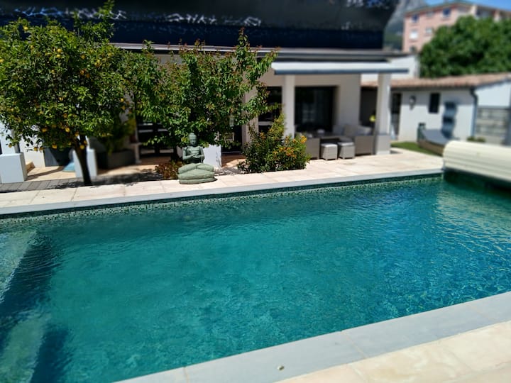 Appartement En Rez- De-villa Avec Piscine Privée - Toulon