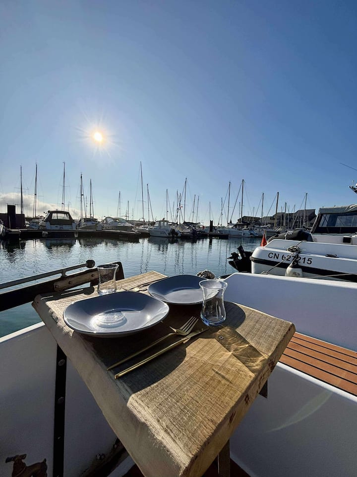 Voilier Cosy Au Port De Deauville • Vue Sur Marina - Deauville