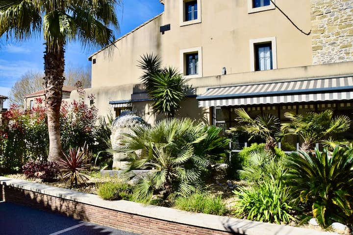 Maison Dans Un Chateau Au Coeur Du Village - Saint-Laurent-d'Aigouze