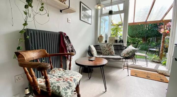Spacious 4-bed Home Nr Beaches  Garden + Parking - Barnstaple