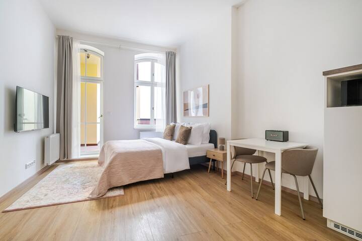 Blueground | Florenc, Balcony, Nr Vltava River - Praga
