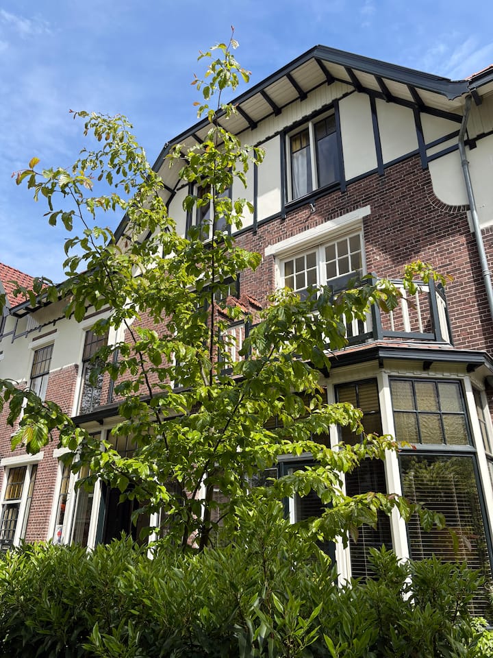 Ruim En Karaktervol Familiehuis Dichtbij De Stad - Deventer