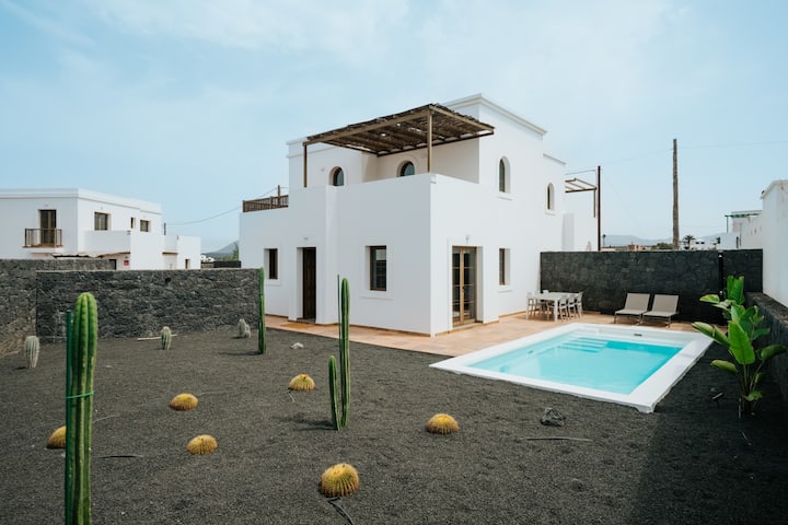 Villa Yaiza | Piscina Privada + Jardín | 3br - Yaiza