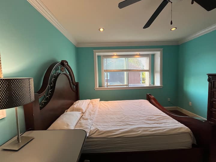 B202 Comfortable Double Bed With Private Bathroom - Langley