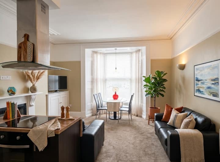 Coastal Comfort By The Pier (No Wifi - Price Drop) - Aberystwyth