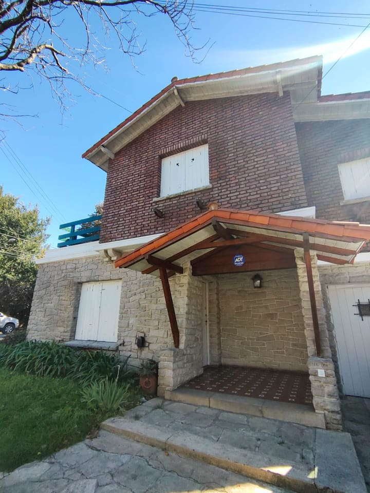 Casona En Los Troncos | Parrilla | Ideal Grupos - Mar del Plata
