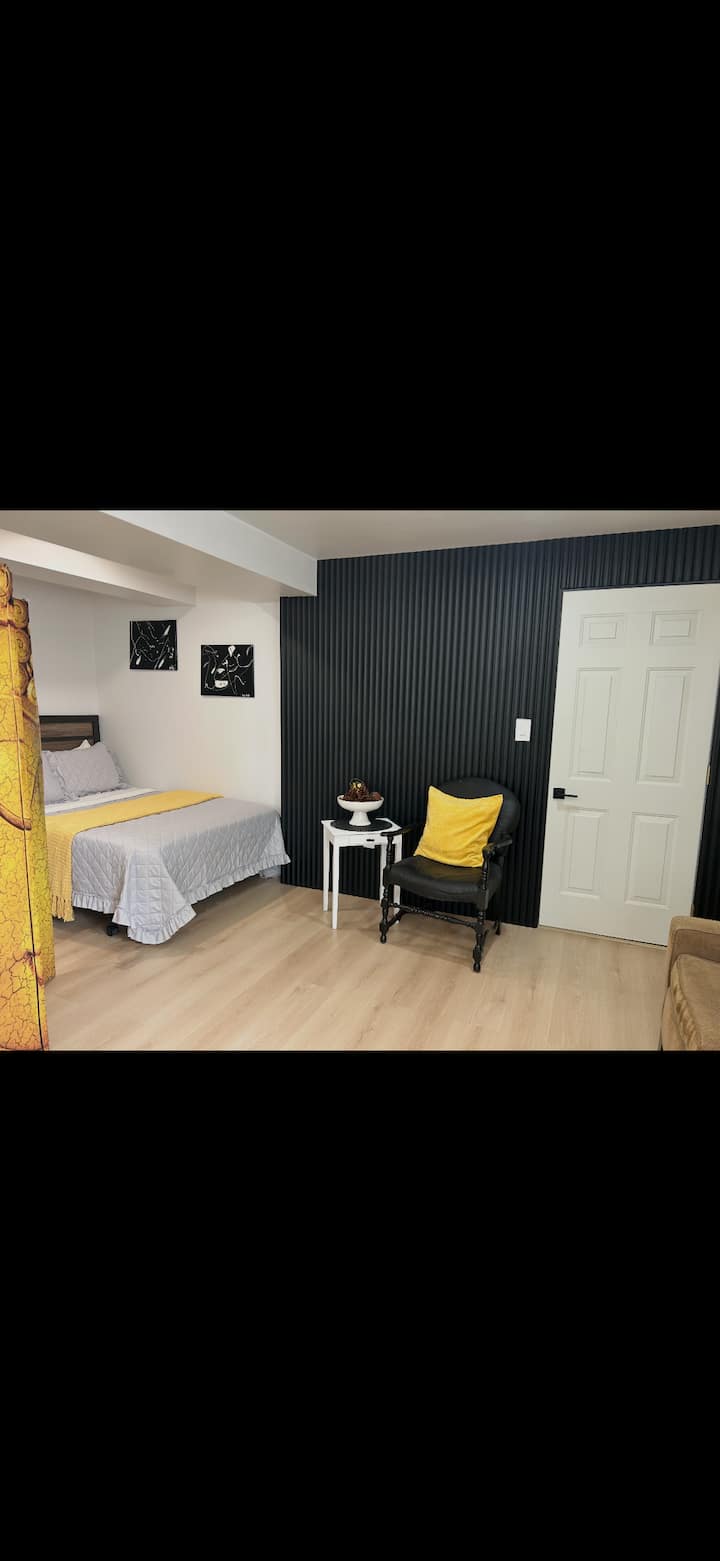 Cozy Private Studio Basement + Backyard - Kingston, Canada