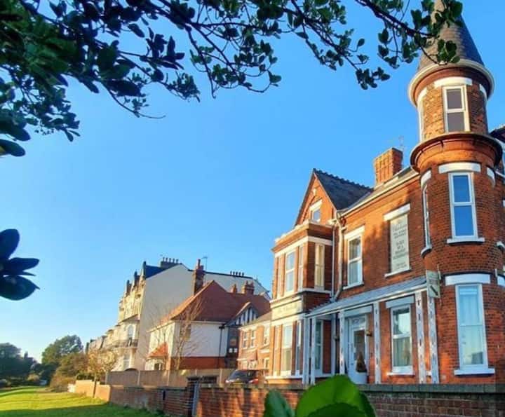 Luxury Seafront 10br | Sleeps 20 | Private Parking - Great Yarmouth