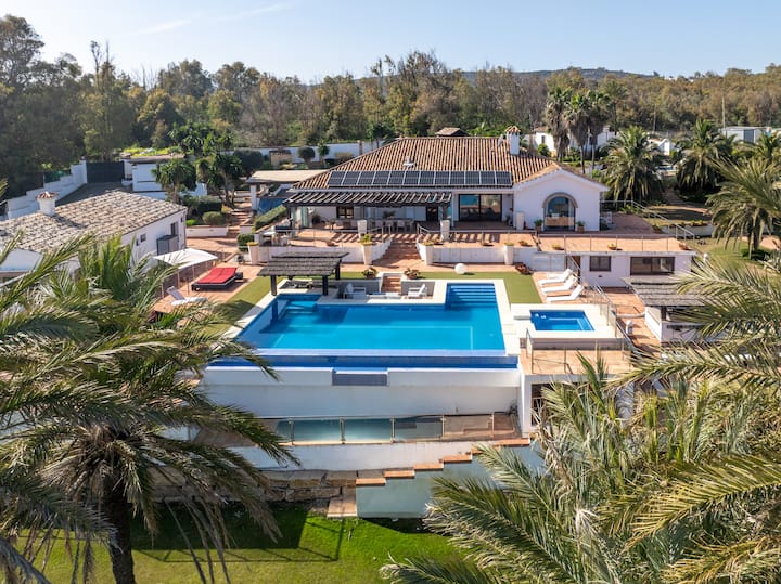 Villa Para Grupos Con Piscina Y Vistas Al Mar - Sotogrande