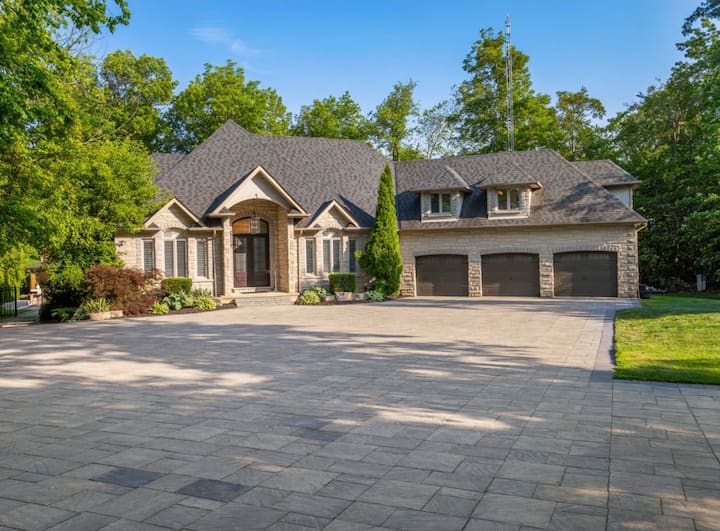 Luxury Private Estate Retreat Pool • Hot Tub • Gym - Brampton