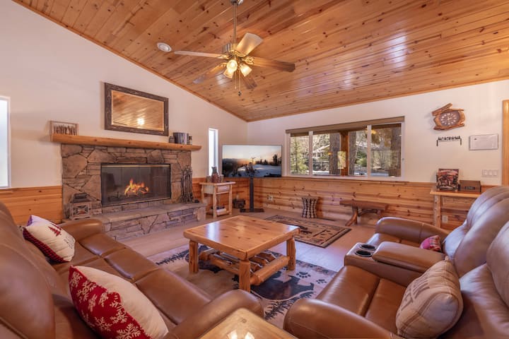 Big Bear Lake Oasis: Hot Tub, Fire-pit, Meadow - Big Bear Lake, CA