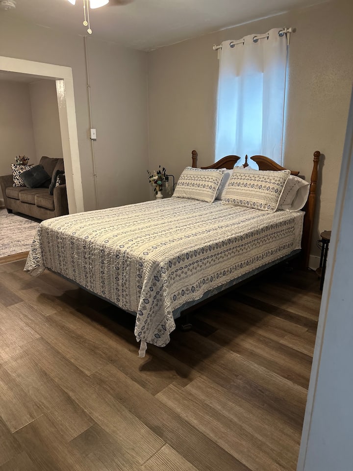 Adorable 1br Just Steps From Ft Worth Stockyards - SeaQuest Fort Worth, Fort Worth