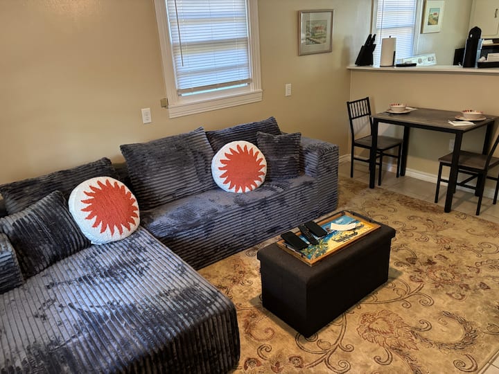 Charming Cottage Retreat - Texarkana, AR