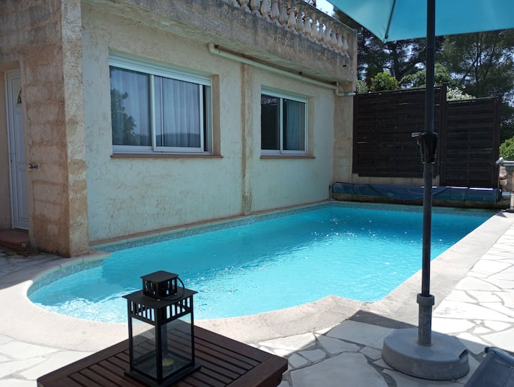 Studio Au Calme Avec Piscine, Terrasse Et Vue. - Auribeau-sur-Siagne
