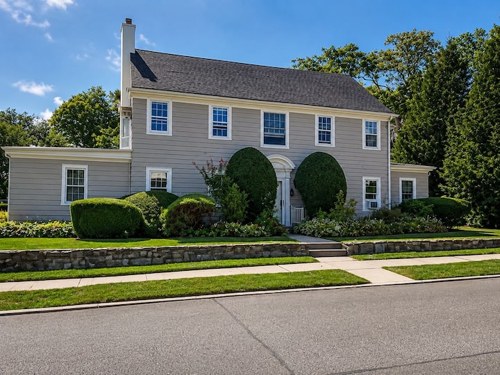 Spacious Colonial Home In Fleetwood, Ny - The Bronx, NY