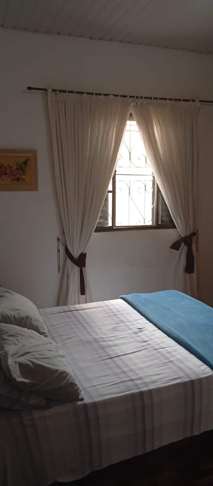 Quarto  Aconchegante Com Cama De Casal - Americana