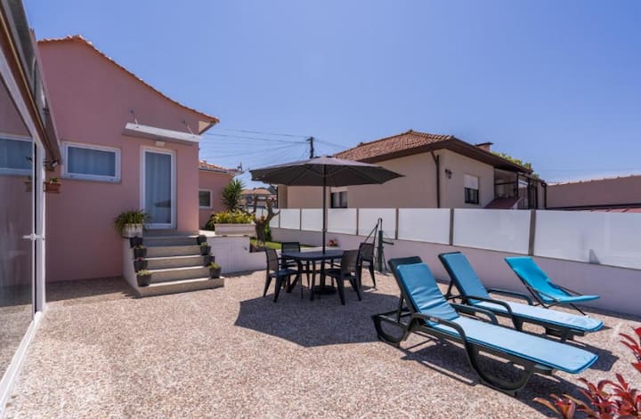 Casa Ideal Para Grupos. Vista Mar+ Jardim Amplo. - Esmoriz