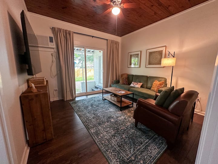 Updated 1br | Walk To Ulm + Dining - Monroe, LA