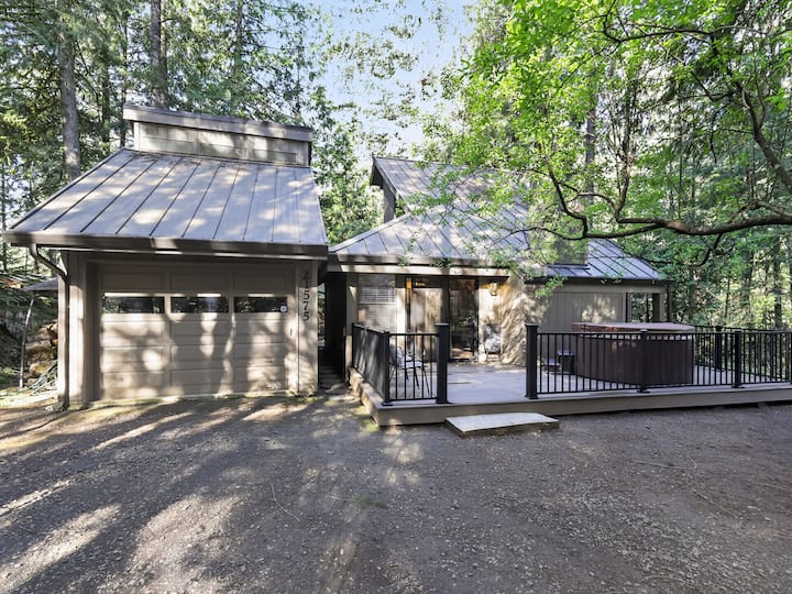 Mt. Hood Cabin | Hot Tub & Sandy River - Lost Lake, OR