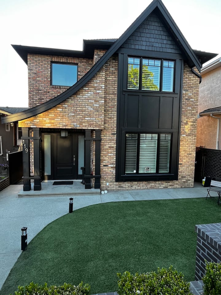 Hilltop House In The Heights - Burnaby