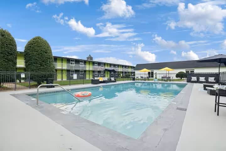 Chic Stay Minutes To Bna, Broadway & Dining - Nashville, TN