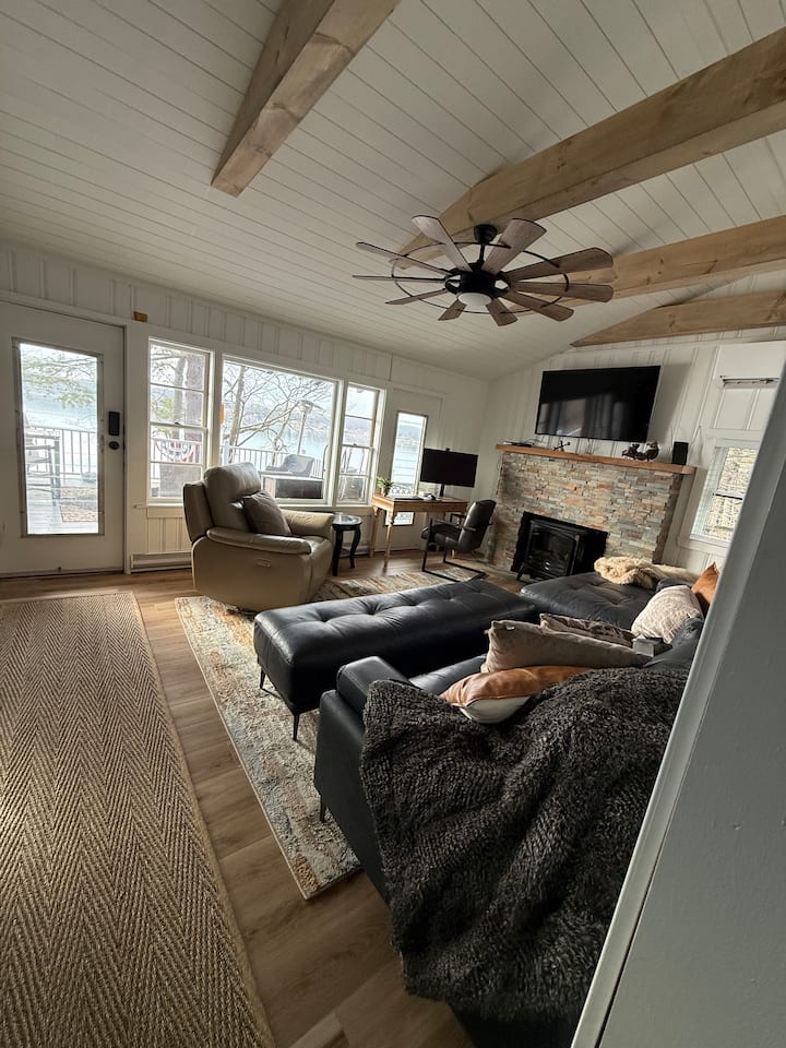Lake Cabin /Private Dock & Panoramic Views - Claytor Lake, VA