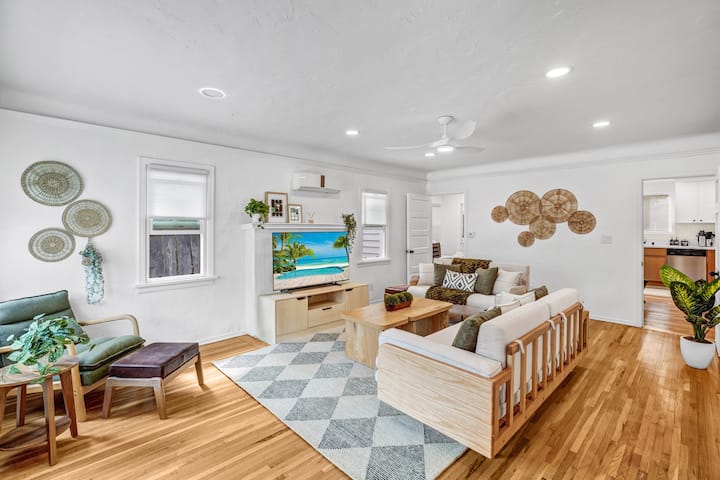Stylish Boutique Home | Bright & Comfortable 2br - Pasadena, CA