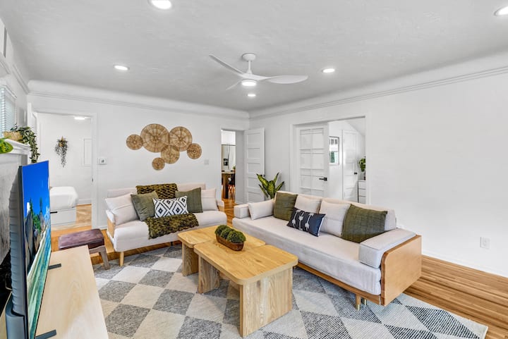 Stylish Boutique Home | Bright & Comfortable 2br - Pasadena, CA