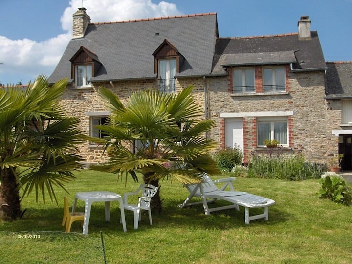 Maison à La Campagne - Châteaubourg