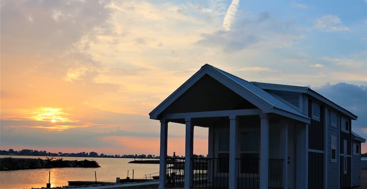 Waterview Cottage At Bayfront Resort - Sandusky, OH