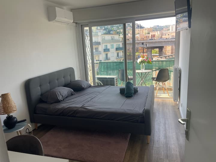 Nice Ac Balcony Room: 5min Sea & Train Station - Nice