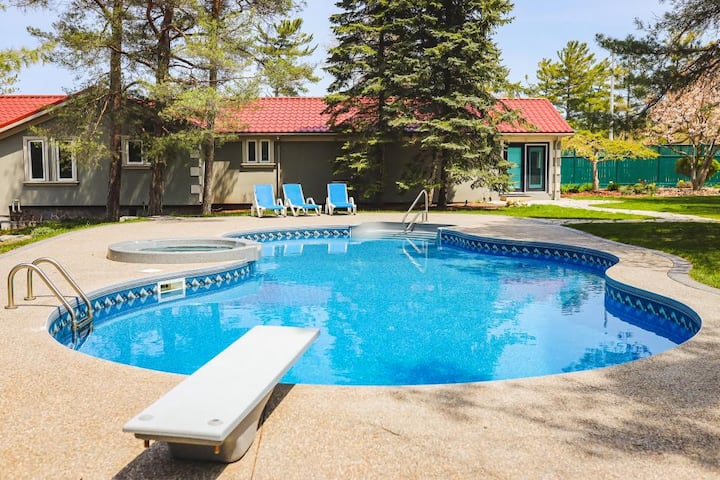 Garden House At Evergreen Resort In Wasaga Beach - Wasaga Beach