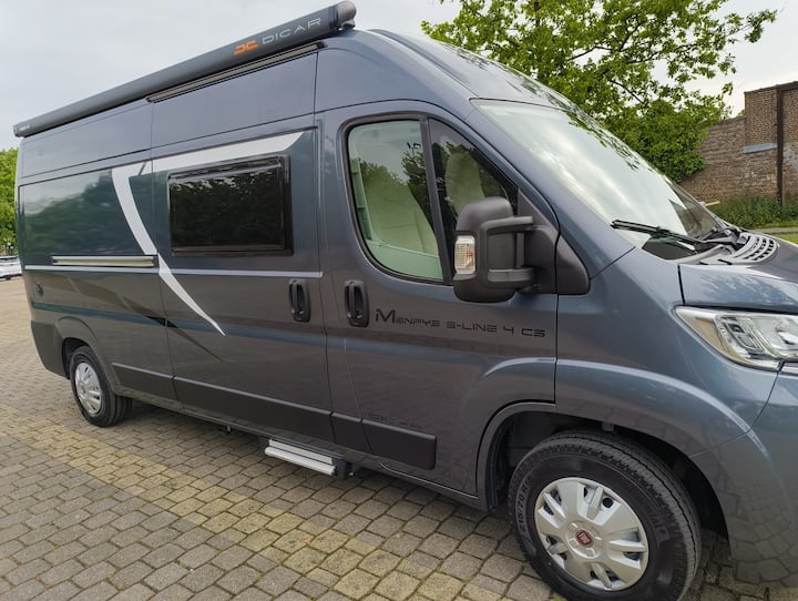 Rustige Camper Bij Huis Voor Toilet En Badkamer. - Kortrijk