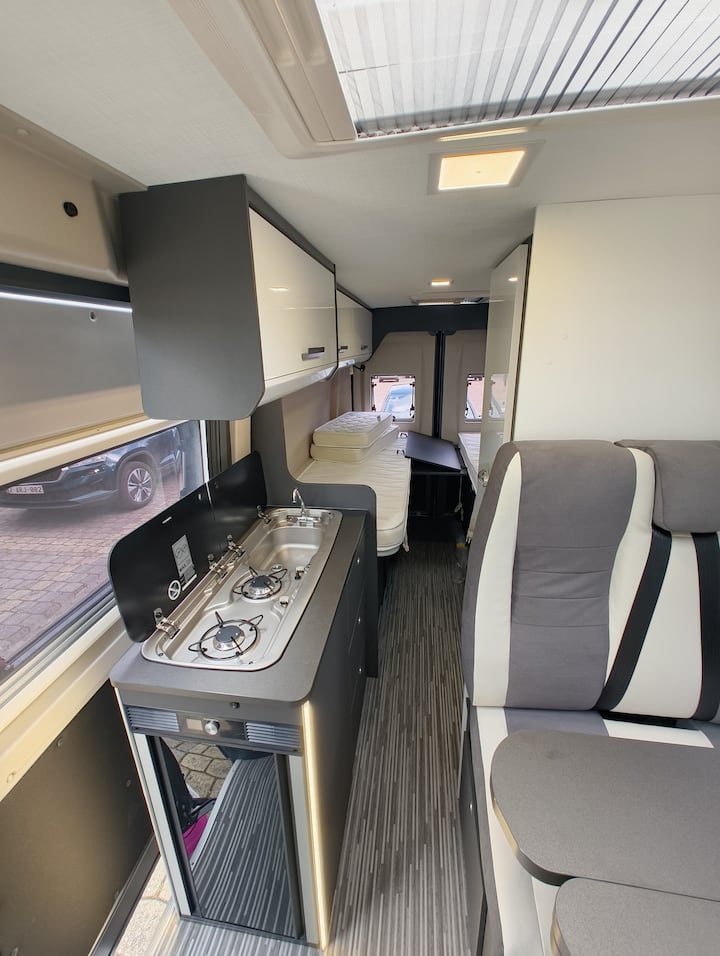Rustige Camper Bij Huis Met Toilet En Badkamer. - Kortrijk