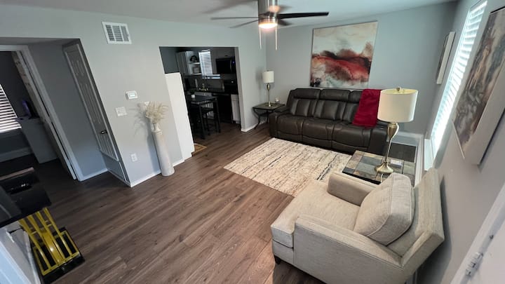 Stylish & Cozy Apartment Getaway - Waco, TX
