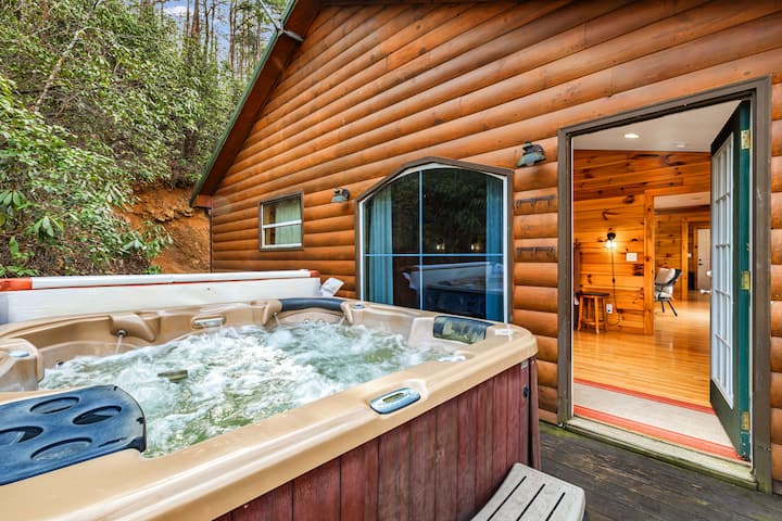 Tucked Into The Woods Cabin W/private Hot Tub - Cherokee, NC