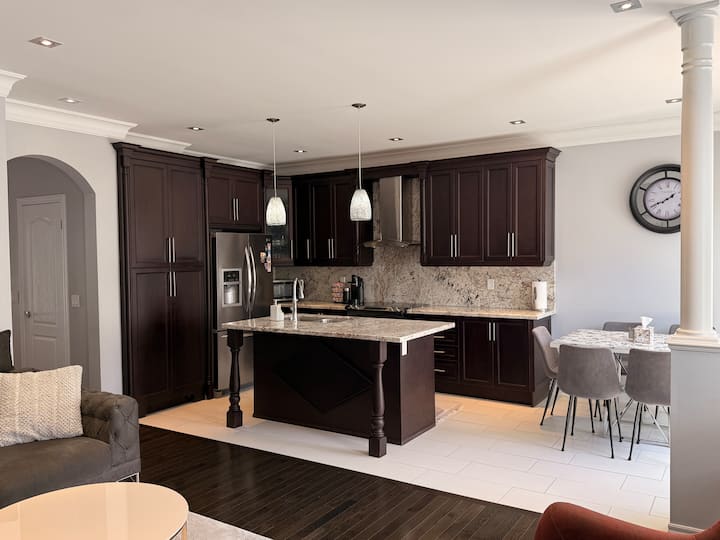 4bd Fully Furnished House W/ Free Parking - Aurora