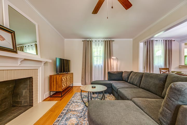 1 Mi To Dtwn Cary: Family Home W/ Spacious Yard - Cary, NC