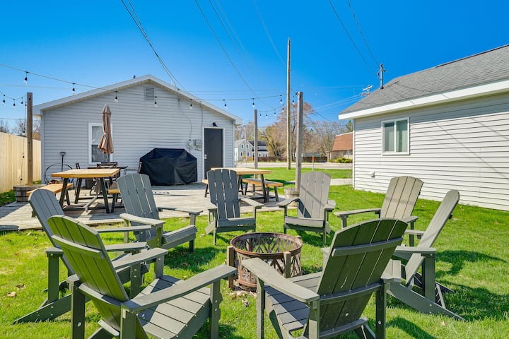 Walkable 3-unit Escape Near Elk Lake & Bay Access! - エルク・ラピッズ, MI