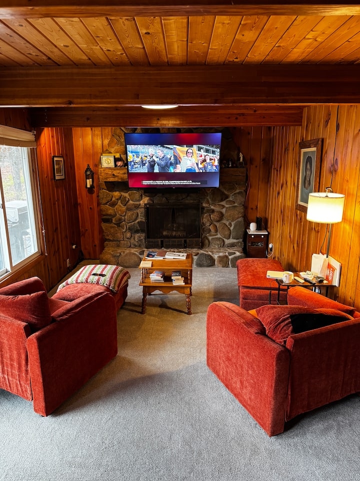 Cozy Home - Just Waiting For And Your Family. - Harbor Springs, MI