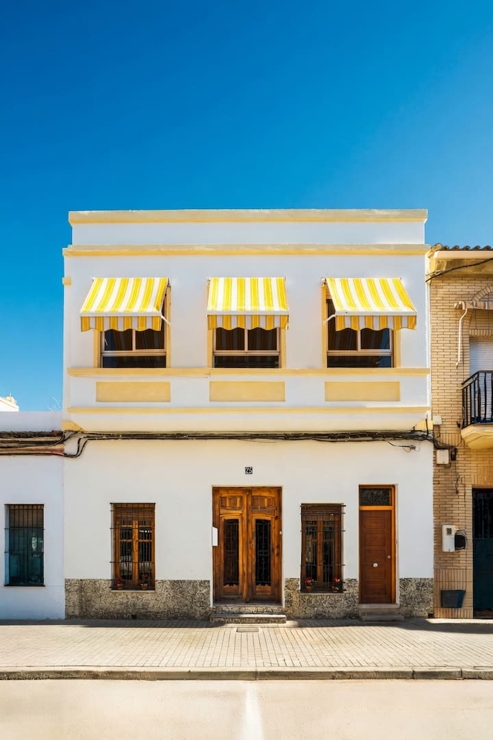 Classic Spanish Home With Rooftop Garden - Valencia
