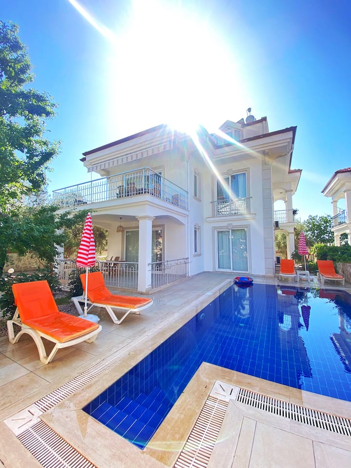 Fethiyevillazez - ÖLüdenizde 12 Kişilik Villa - Ölüdeniz