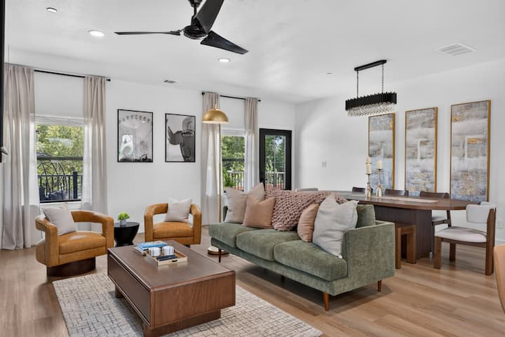 Luxury Townhome F. Walk To At&t. Rooftop + Game Rm - Arlington, TX