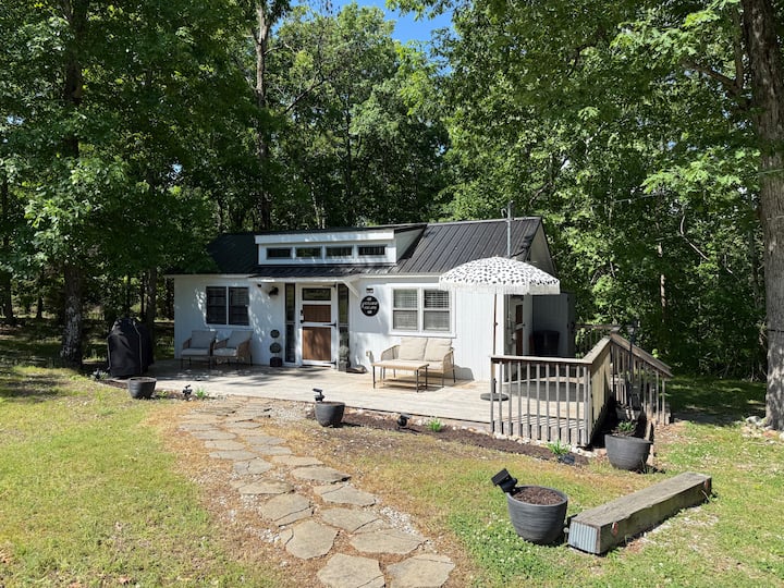 Peaceful Luxury Tiny Home Near Tn River Access - Nathan Bedford Forrest State Park, Eva