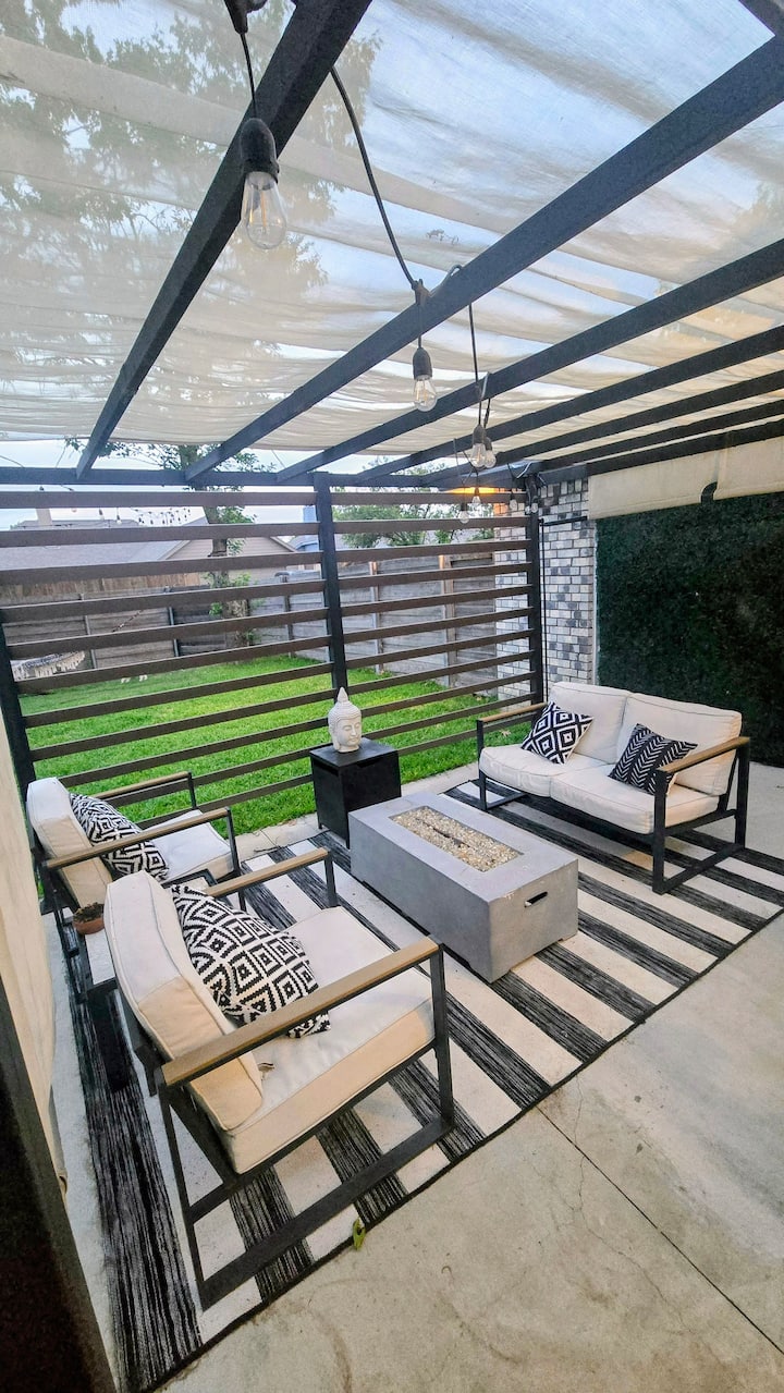 Home | Patio + Grill | Eat, Shop, Lake, Relax, Fun - The Colony, TX