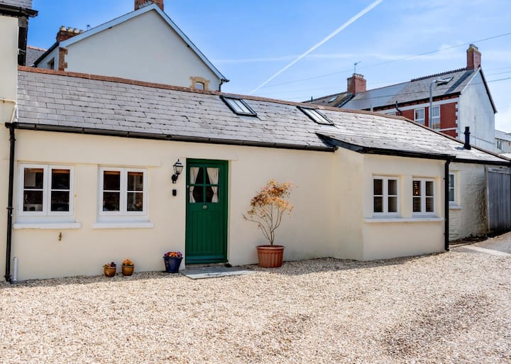 Beautifully Renovated Stable Full Of Character - Cardiff