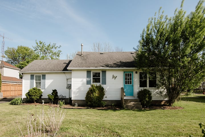 Lakeside Cottage Escape Near Port Alma | Sleeps 6 - Chatham
