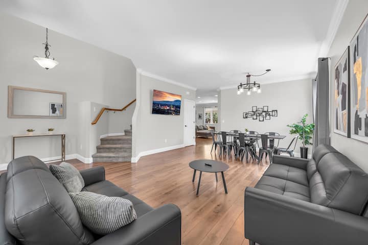 4-bedroom Sparks|2-car Driveway| Sleep 14 - Sparks, NV